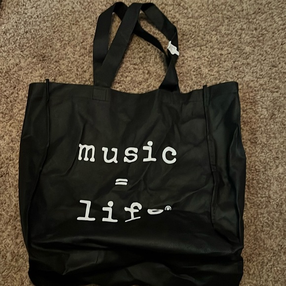 Hot Topic | Bags | Nwt Hot Topic Black Tote Bag Musiclife 4 Tall 5 Wide ...